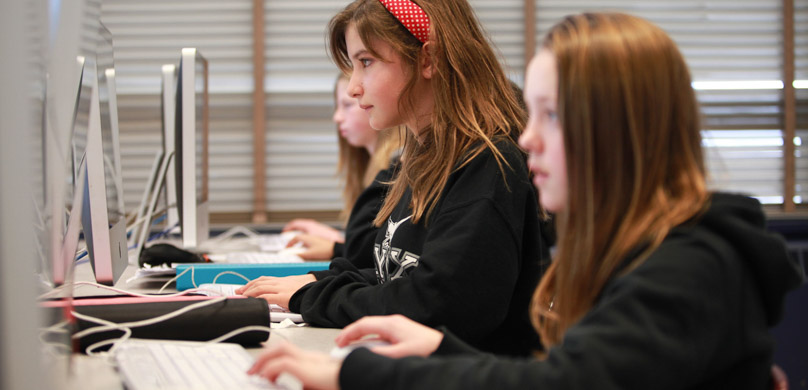 Learning Commons / Library - Coventry Hills School